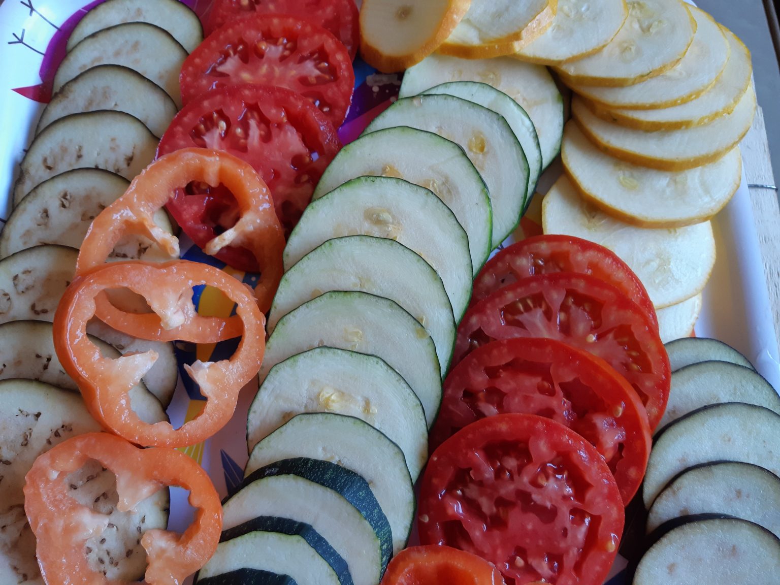 Ratatuj (Ratatouille)- Vatromet iz rerne (Recept) - Recepti - Dnevni ...