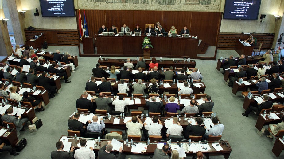 Izmene izbornih pravila u AP Vojvodina skrojene po meri Aleksandra ...