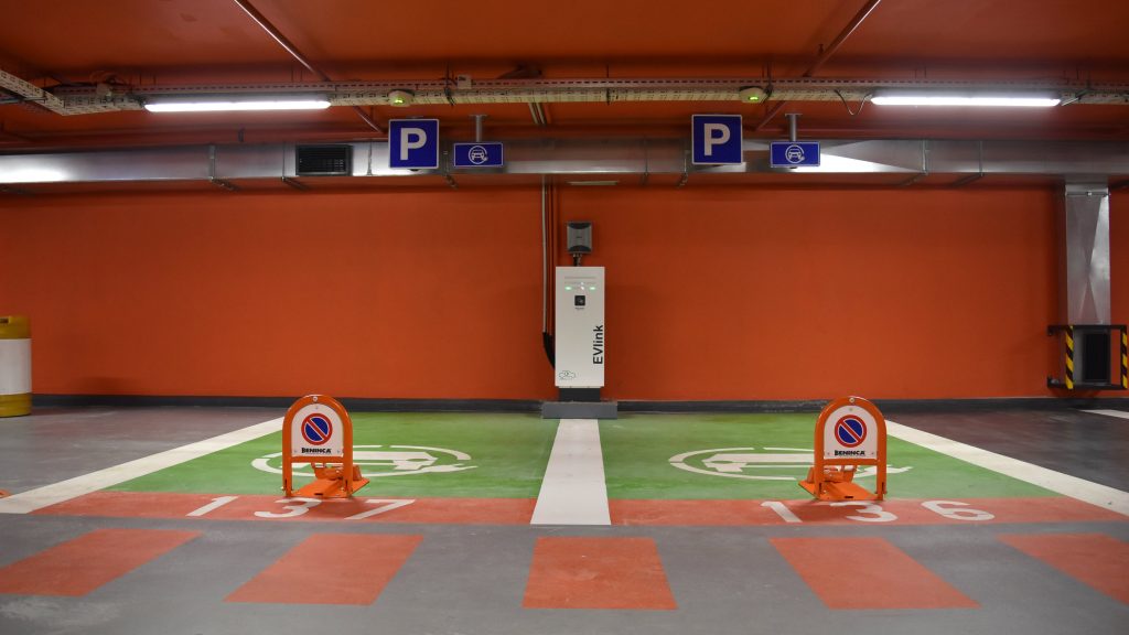 Otvorena garaža "Pionirski park" - Beograd - Dnevni list Danas
