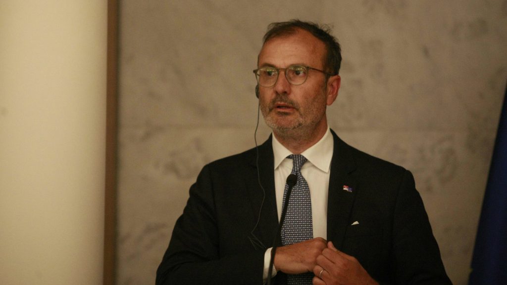 Odbor o Evropskom izveštaju, radikali negoduju zbog učešća Fabricija na sednici - Politika ...