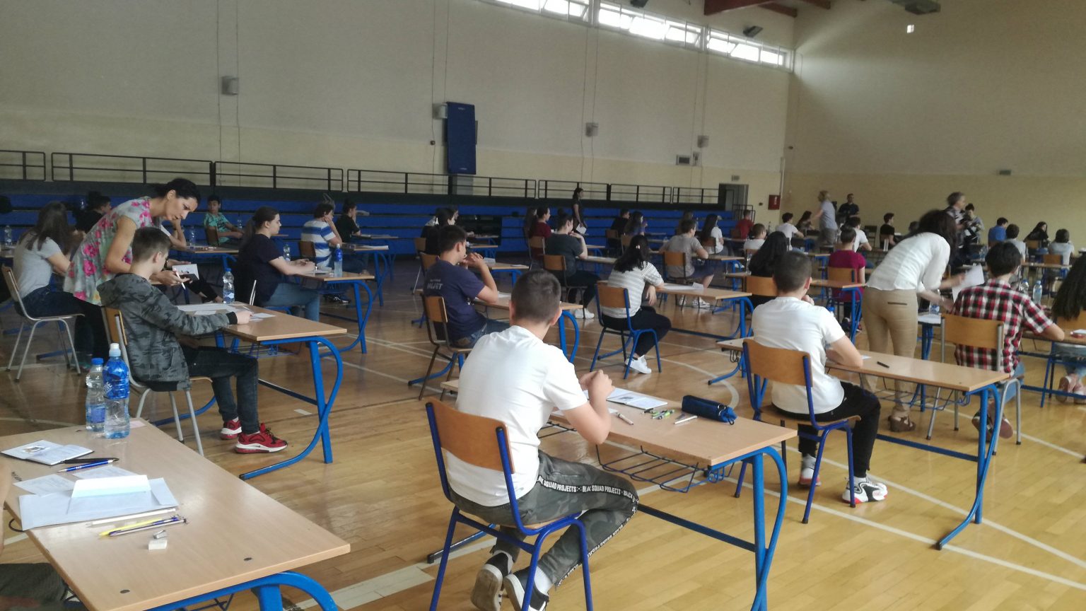 Završen test iz matematike: Osmaci kažu namučili ih procenti, nastavnik ...