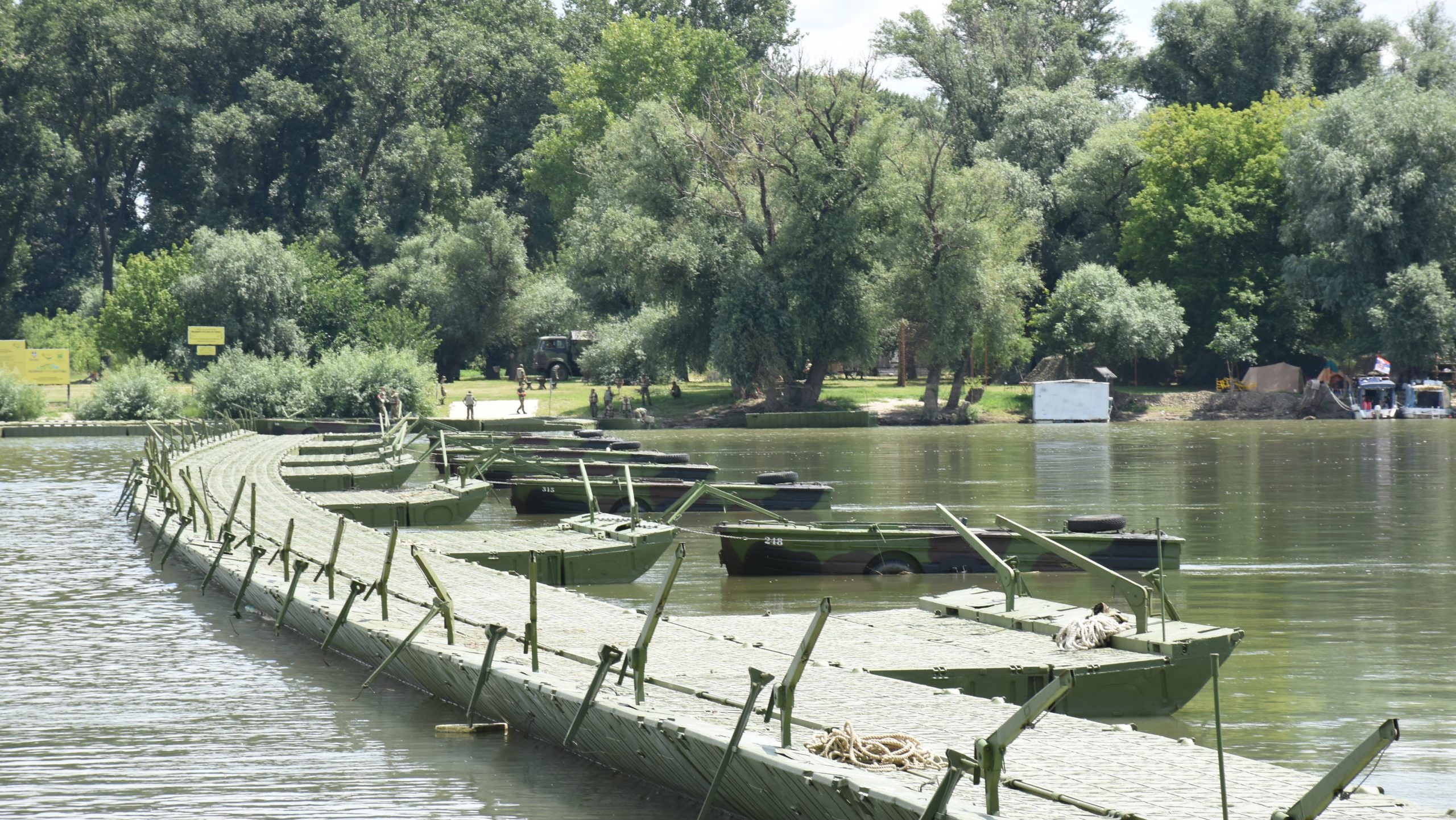 Postavljen pontonski most ka dunavskoj plaži Lido - Beograd - Dnevni ...
