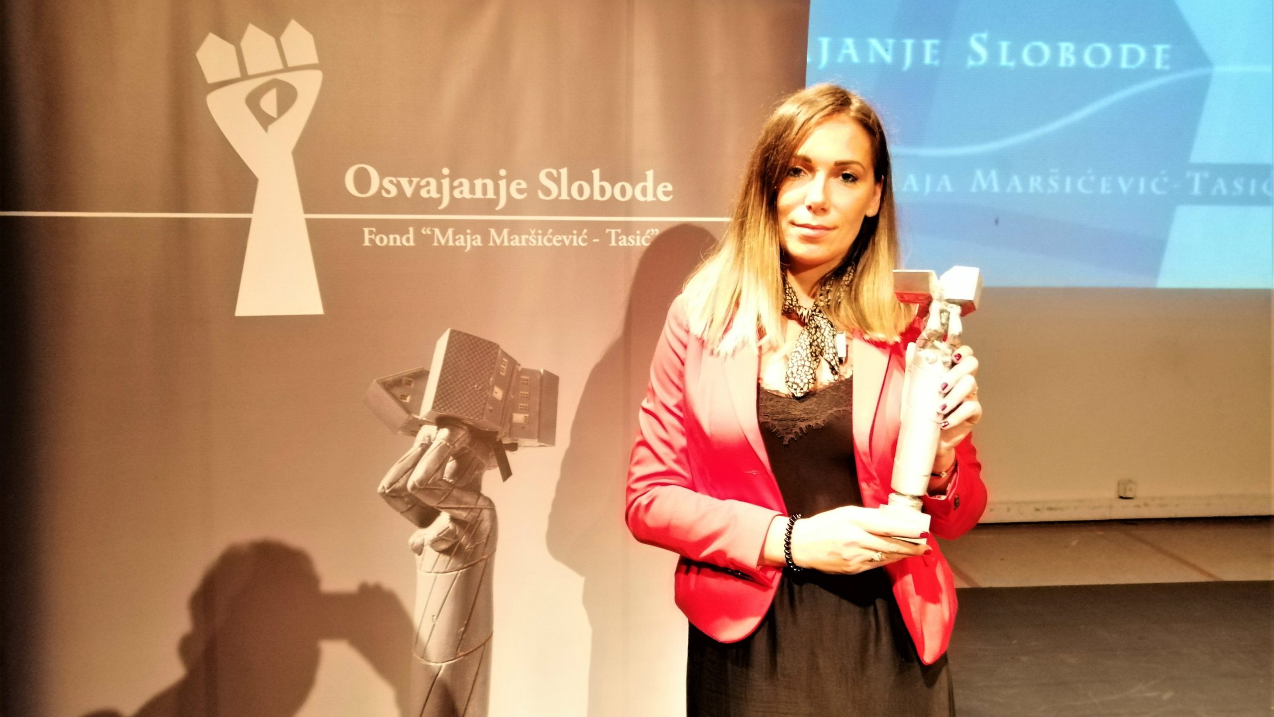 Nagrada "Osvajanje slobode" uručena Mariji Lukić (VIDEO) - Društvo ...