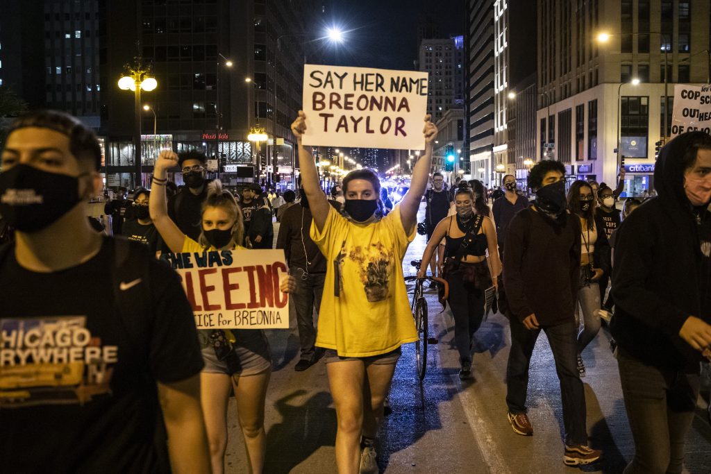 Protesti u SAD zbog odluke suda vezano za slučaj Brijane Tejlor ...