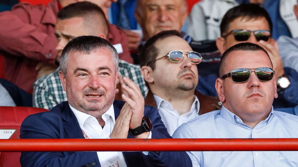 Dušan Bajatović se svađao sa navijačima Partizana tokom rukometne ...