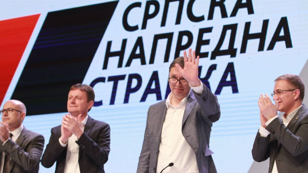 Danas saznaje: Sednica Predsedništva i Glavnog odbora SNS sutra u 17 sati - Politika - Dnevni ...