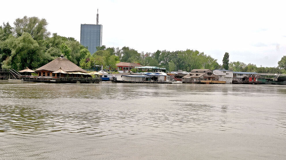 Otkačio se splav "Cunami" i krenuo niz Savu - Beograd - Dnevni list Danas