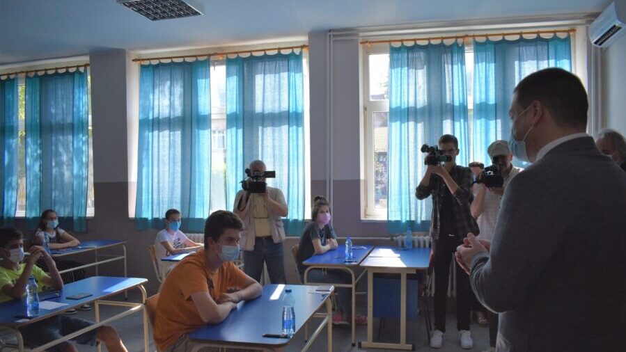 Osmaci danas polažu probni završni ispit iz matematike - Društvo - Dnevni list Danas