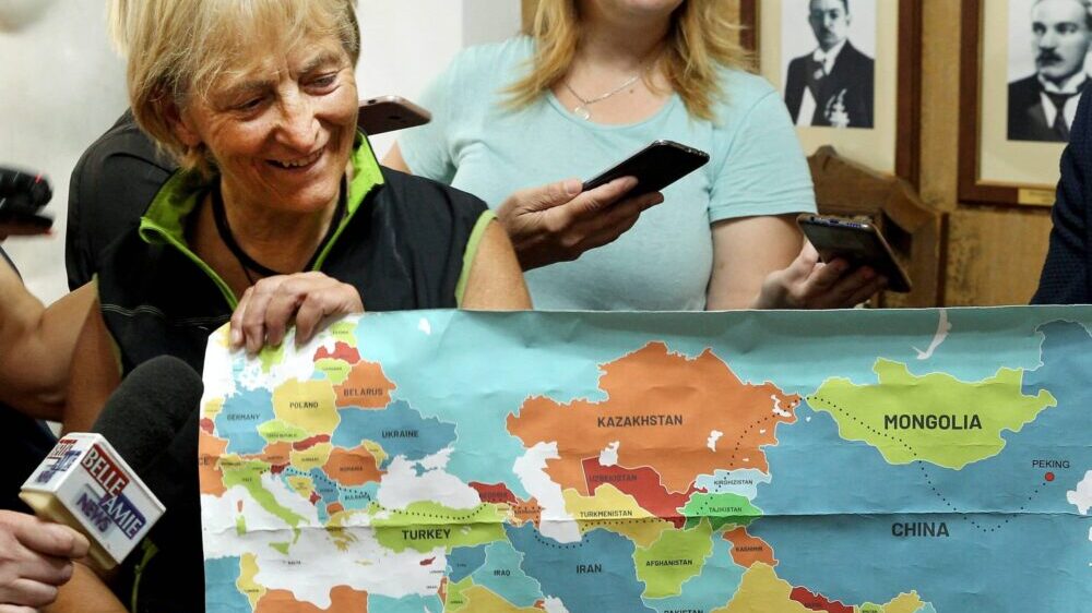 Italijanka (72) pešači do Pekinga da bi podstakla žene da ostvare svoje snove - Društvo - Dnevni ...
