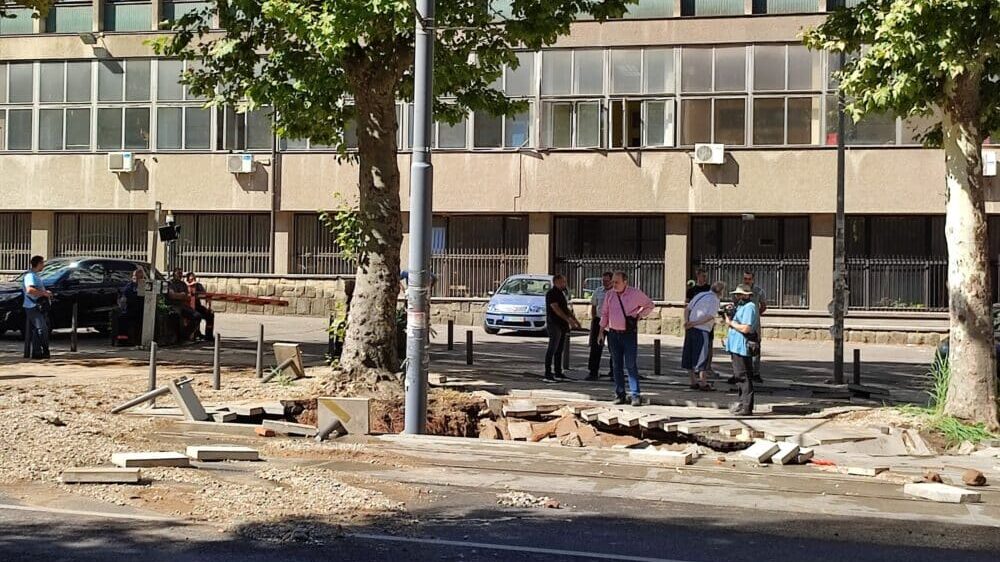 Veliki deo Beograda bez vode zbog pucanja cevi: Obustavljen saobraćaj od Ruzveltove do Starine ...