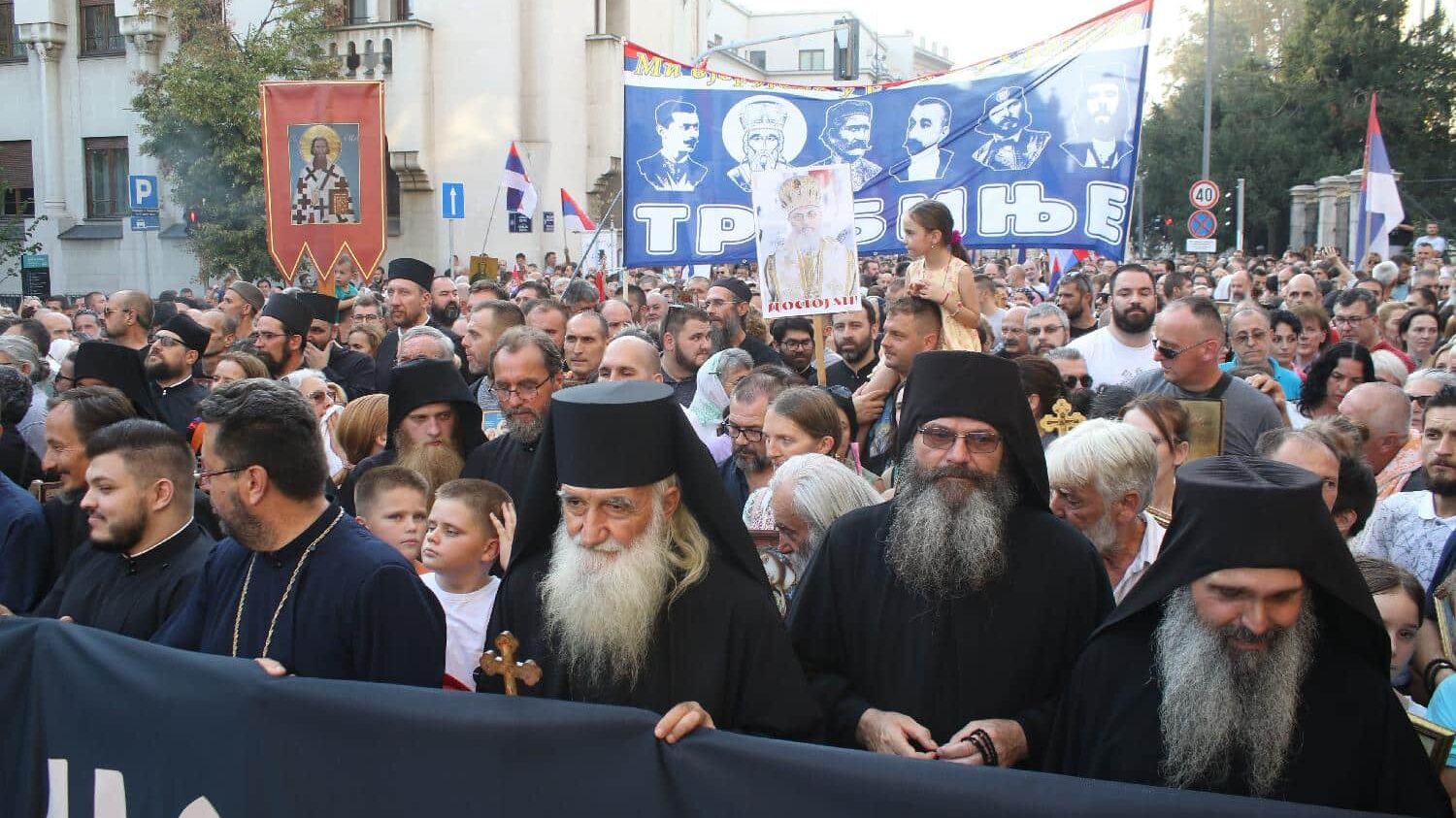 Na skupu 'Litija za spas Srbije' vladika Nikanor kao primer odnosa prema gejevima naveo Putina ...