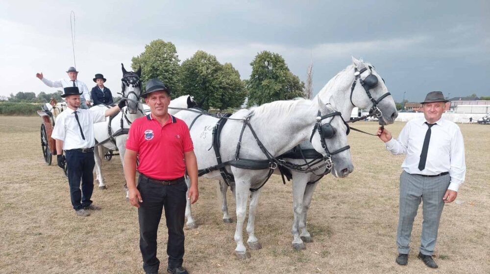 "Život je postao suviše brz, a fijaker nas uspori, smiri i vrati u neka prošla vremena ...