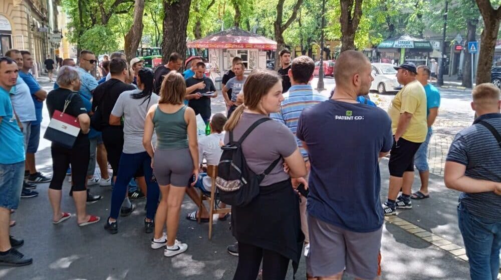 Subotički poljoprivrednici se povlače iz centra grada, ali ne odustaju od svojih zahteva ...