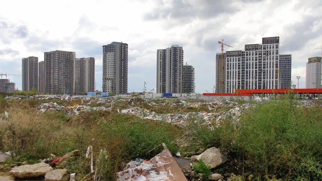 "Dok se žalimo na oduzimanje Kosova, strancima smo dali deo centra ...