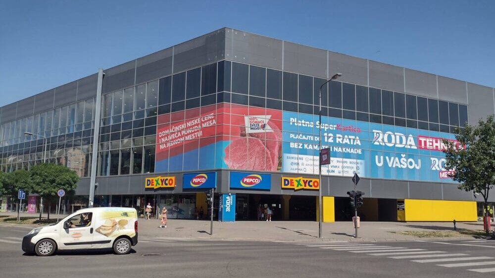 Pet osoba povređeno u saobraćajnoj nezgodi kod TC „Roda” u Kragujevcu ...