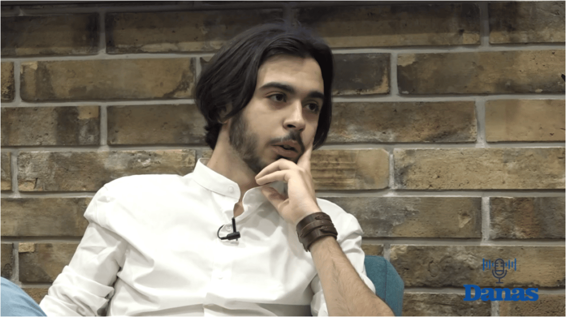 Ispod svih tih zastava i jedne prelepljene - Lični stavovi - Dnevni ...