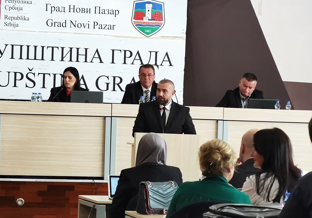 Novi Pazar: Islamska zajednica u Srbiji osudila napad na svog ...