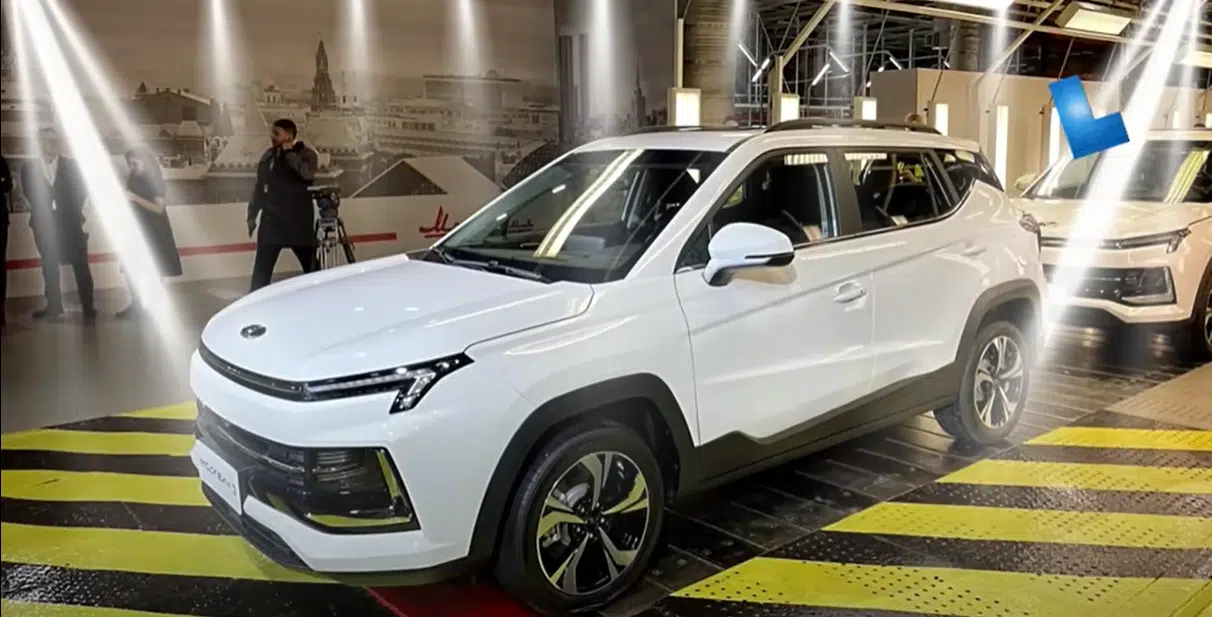 (VIDEO) Predstavljen novi "moskvič", do kraja 2022. biće sklopljeno 600 ...