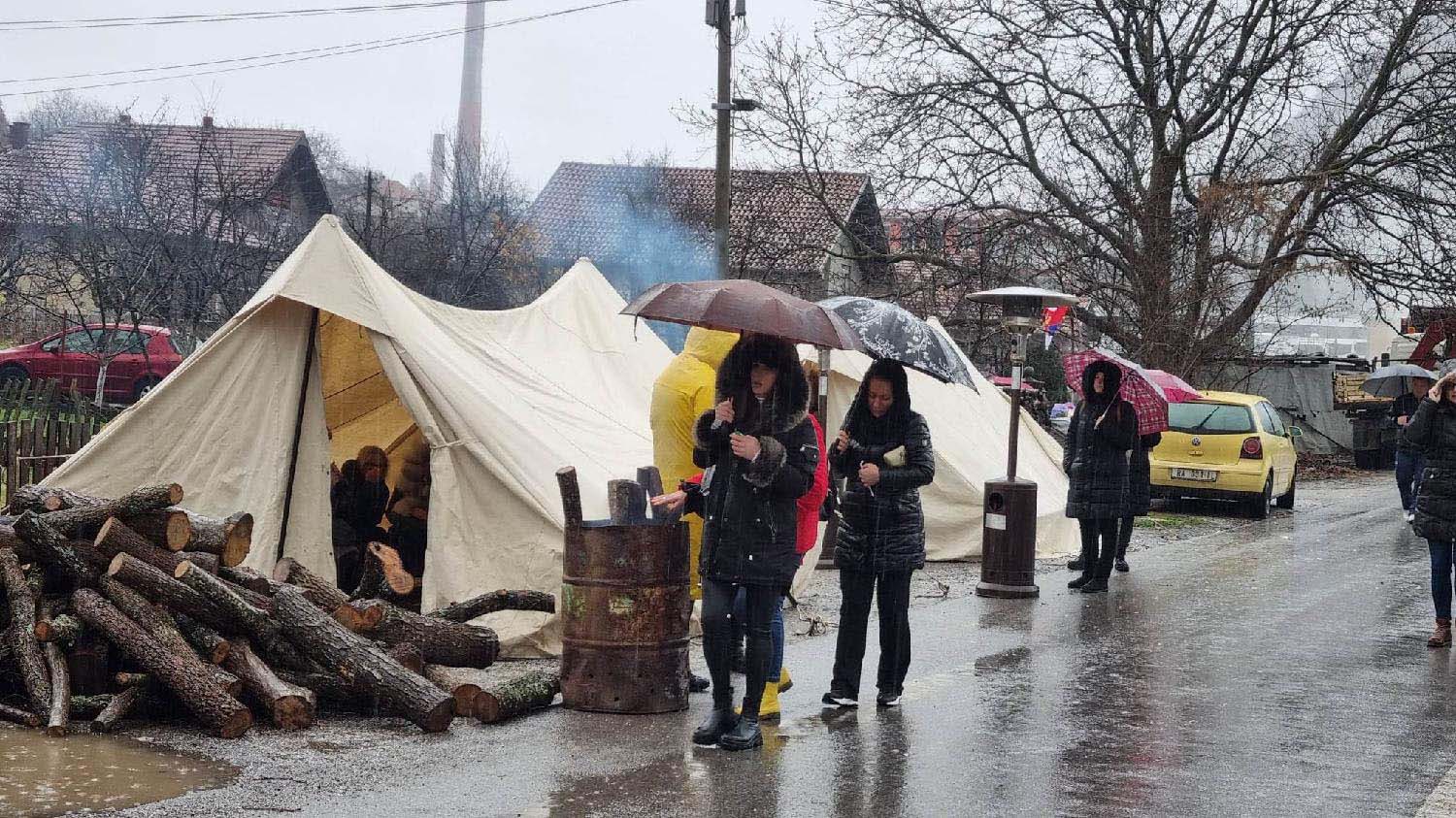 Srbi na severu Kosova deseti dan na barikadama, đaci ponovo u klupama - Politika - Dnevni list Danas