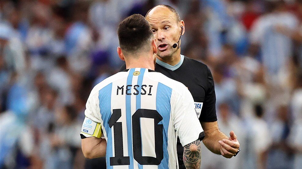 Mesi kritikovao suđenje: Ne može ovakav arbitar da sudi četvrtfinale ...