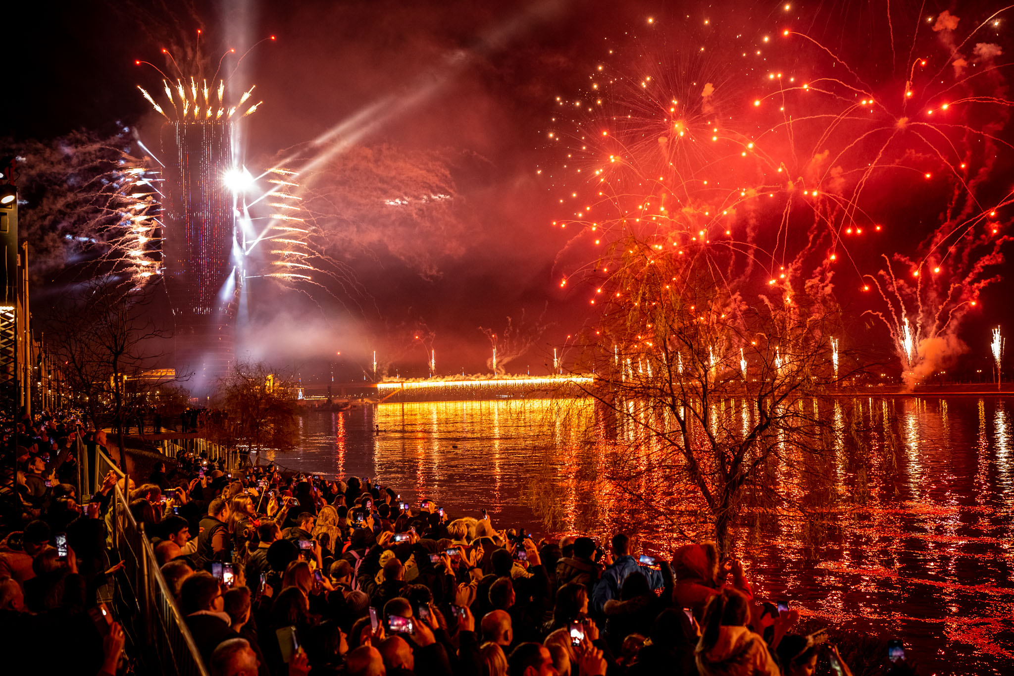 Kako je izgledao osmominutni vatromet sa kule u Beogradu na vodi (FOTO ...