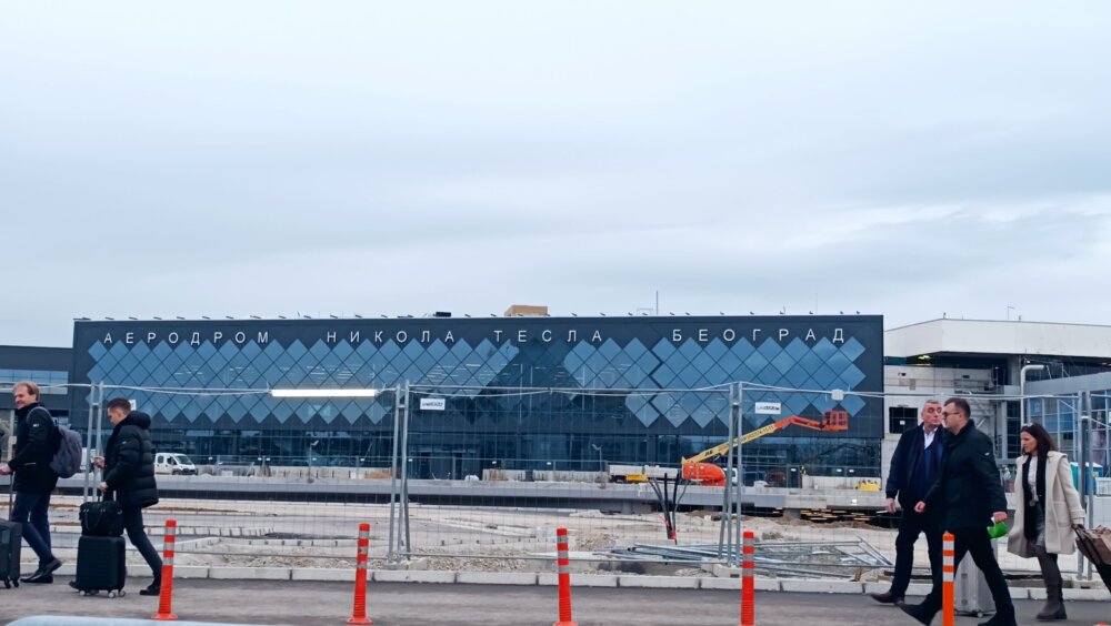 Viz erov avion kasnio deset sati: Za dva dana više od 40 letova na ...