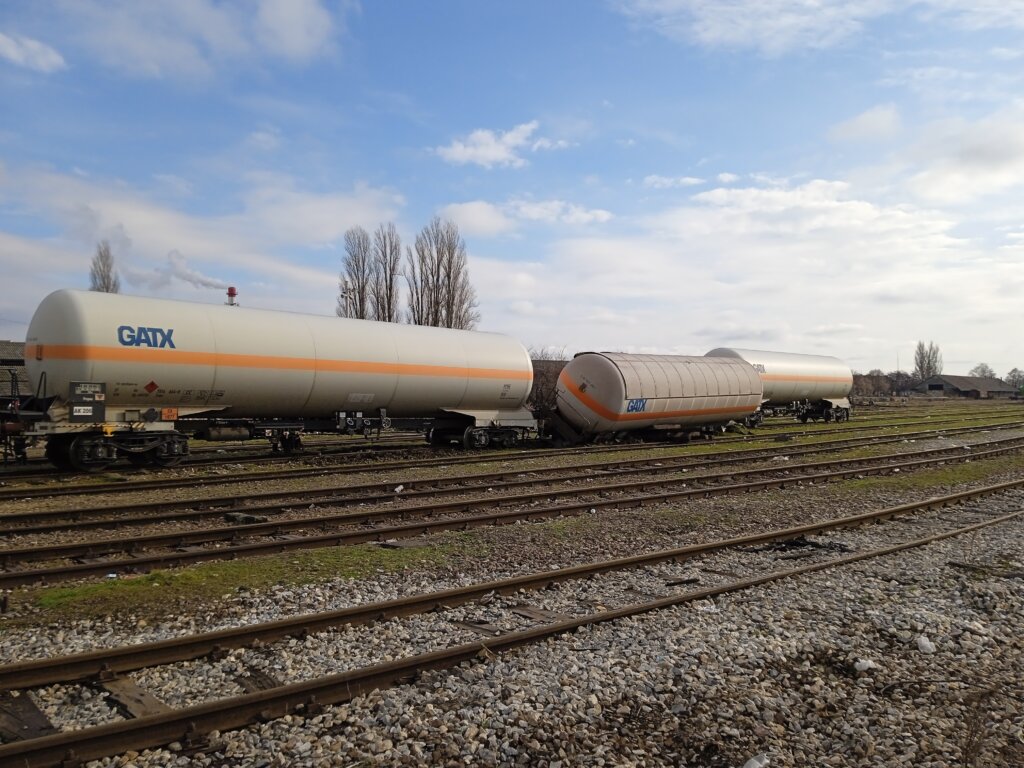 Oglasile se „Infrastrukture železnice Srbije“: Iskliznule cisterne nisu oštećene, iz njih nema ...