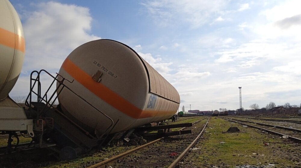Iskliznule tri NIS-ove cisterne sa gasom na barskoj pruzi, nema opasnosti tvrde iz Srbija kargo ...