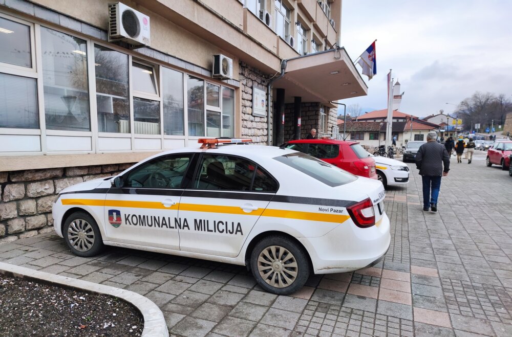 Novi Pazar končano dočekao komunalnu miliciju nakon 10 godina - Društvo ...