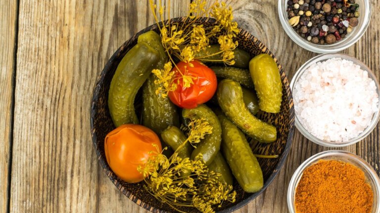 Pila sam sok od kiselih krastavaca svaki dan nedelju dana - evo šta se ...