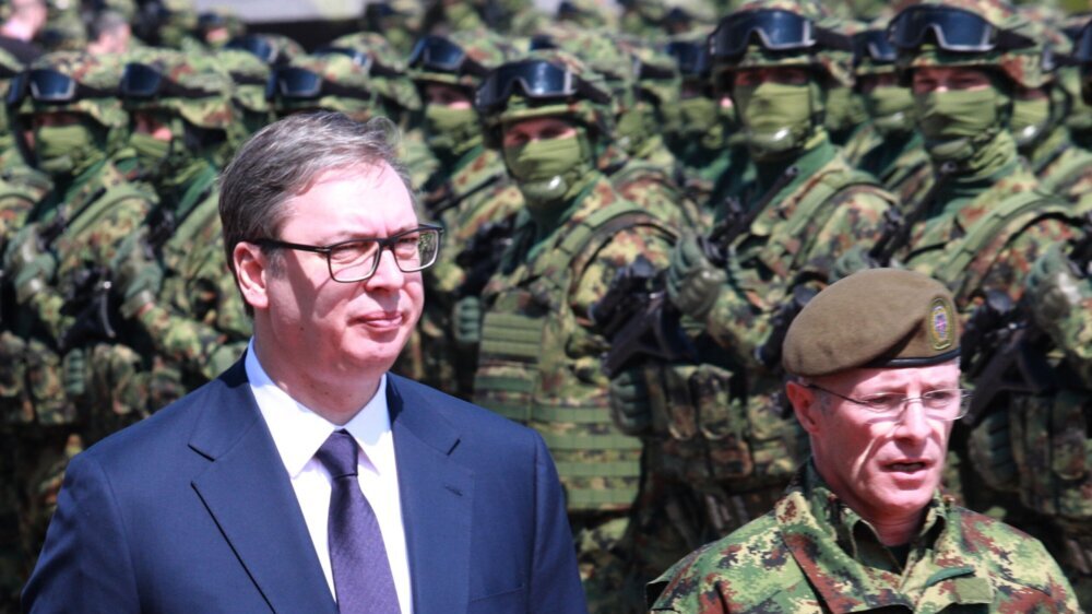 "Nemoćni, ali ipak drčni": Kome je namenjena poruka "granitnog" vrhovnog komandanta sa aerodroma ...