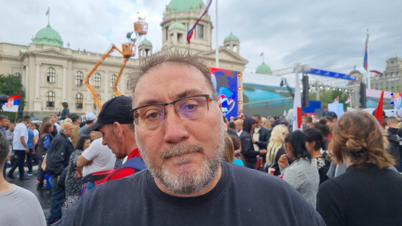 Mene kao čuvenog opozicionara ljudi pozdravljaju: Poslanik Dejan ...