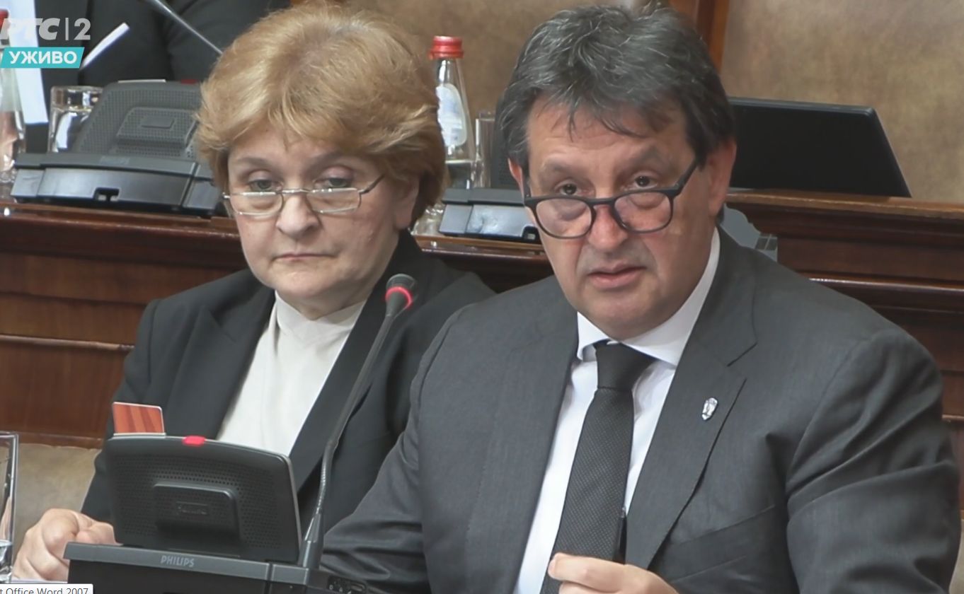 Rasprava u Skupštini o bezbednosnoj situaciji: Gašić brani rad policije ...