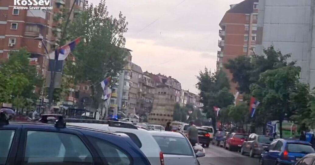 Reporter Kosseva javlja da je situacija na Severu Kosova mirna, na TV Pink tvrde da je ...