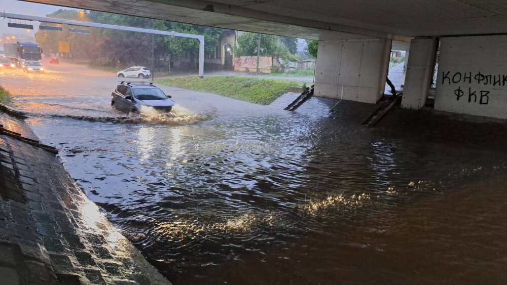 Novi Sad na vodi: Kanalizacija se opet izlila na bulevare, obnovljena ...