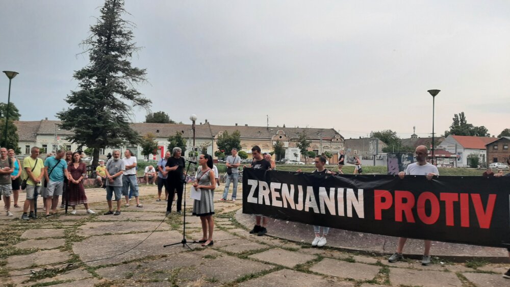 Sara el Sarag na protestu u Zrenjaninu: Naša kastracija je u toku ...