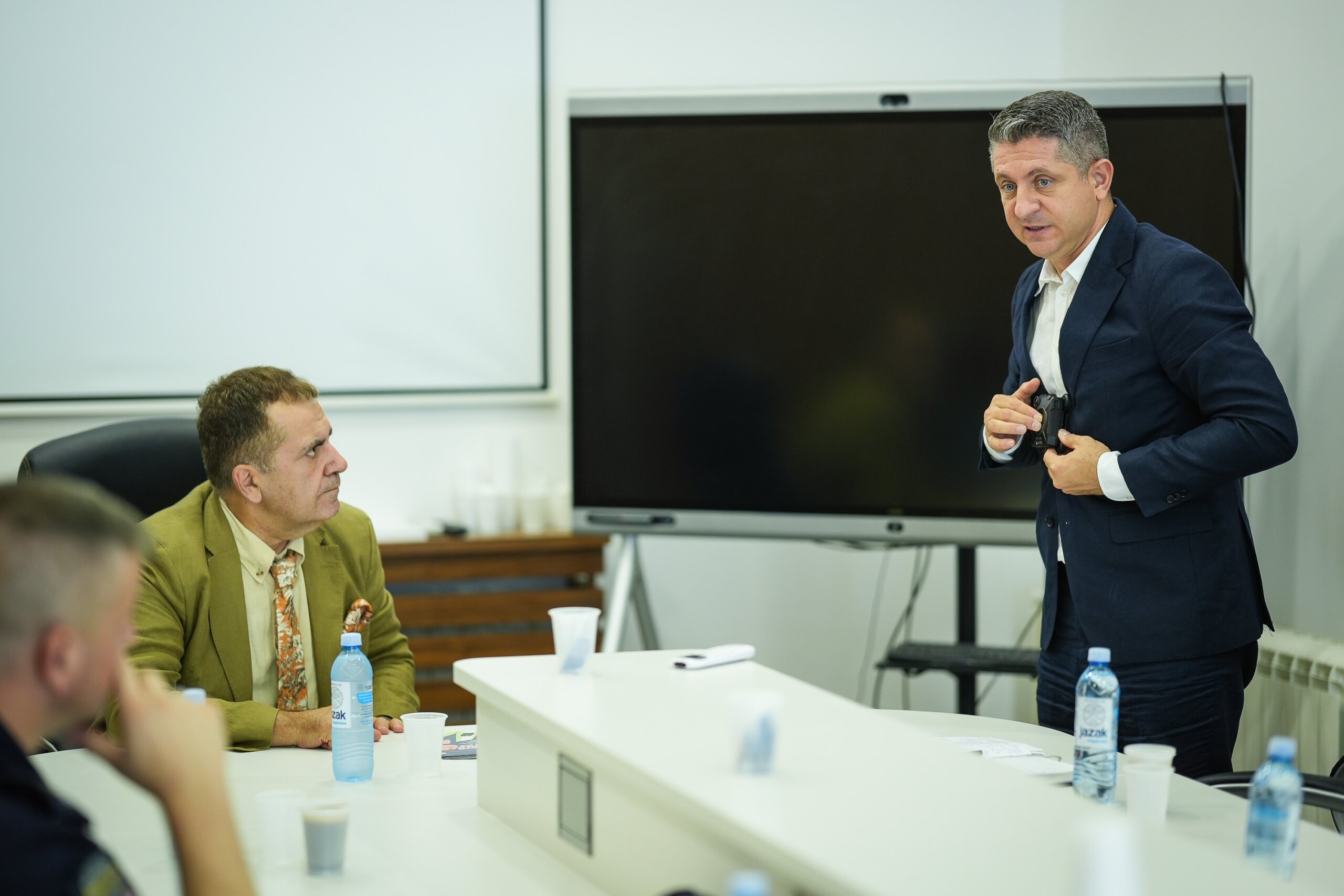 Hoće li nam kamere na policijskim uniformama oduzeti pravo na privatnost? - Društvo - Dnevni ...