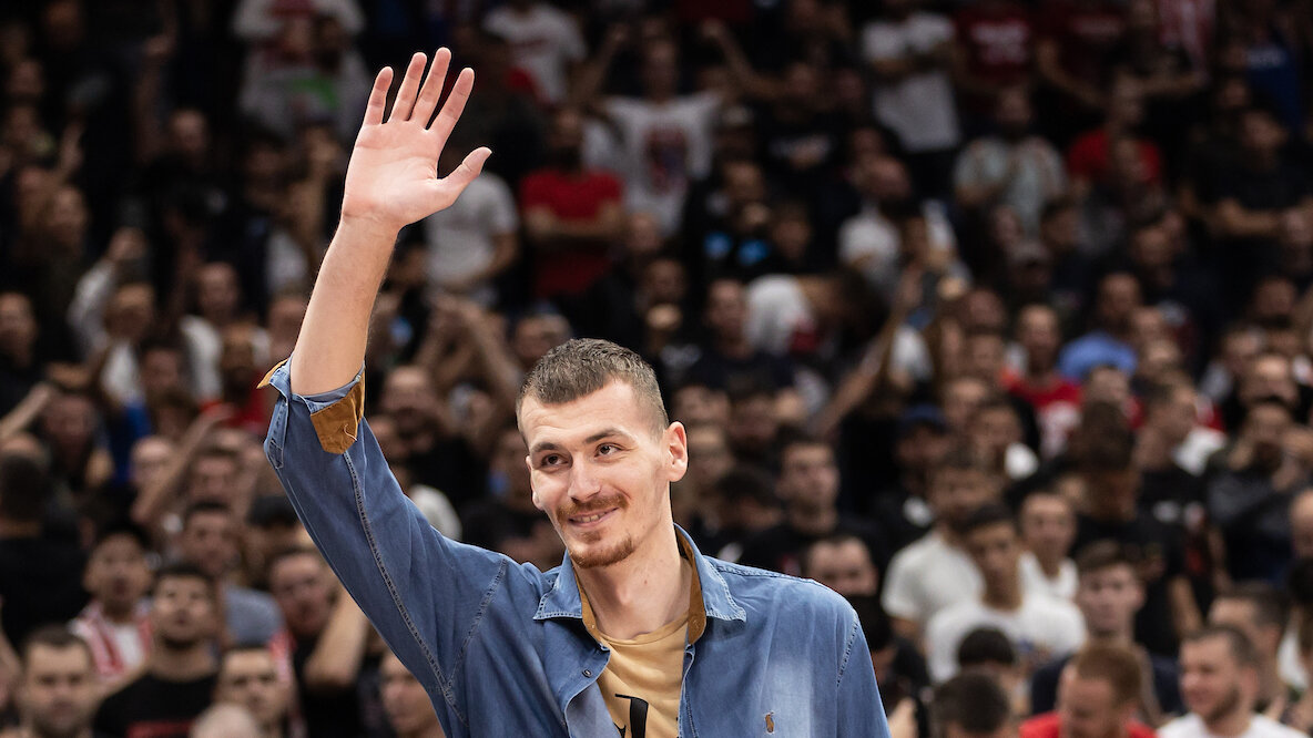 (VIDEO) Boriša Simanić došao da podrži svoj bivši klub: Navijači u ...