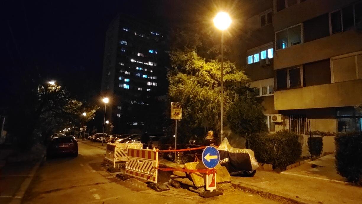 Pukla cev na Zvezdari, izbija vrela voda i para - Beograd - Dnevni list ...