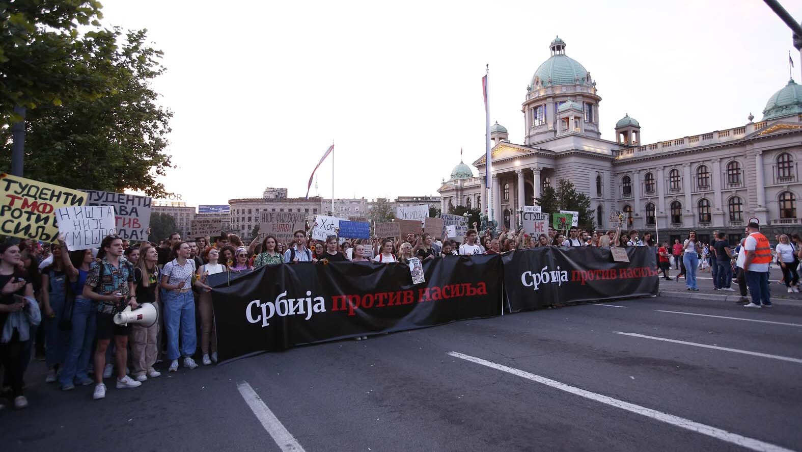 Naredni protest koalicije Srbija protiv nasilja ispred Ustavnog suda u ...