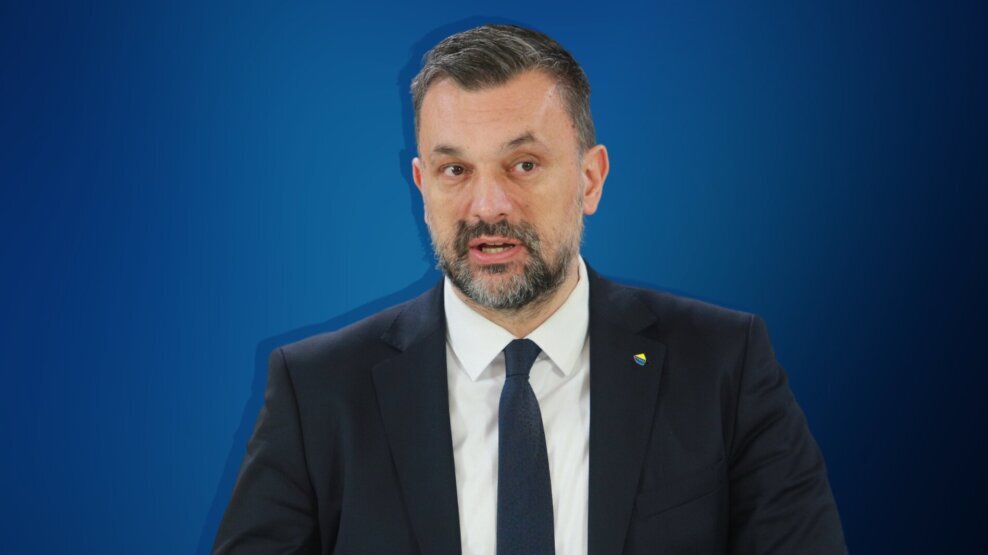"Košarkaš i u ratu": Ko je Elmedin Konaković, ministar BiH koji proziva ...