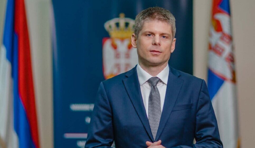Arno Gujon tvrdi: Vučić pevao Makronu kosovske pesme - Politika ...