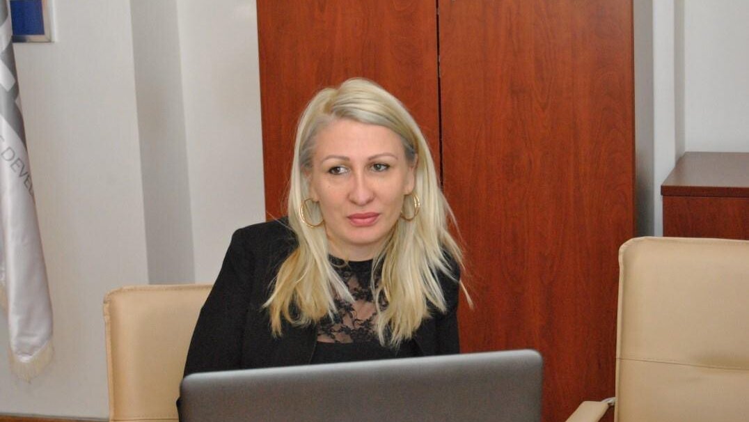 "Samo želim da nađem tatine kosti i dostojno ga sahranim": Iva Radić za ...