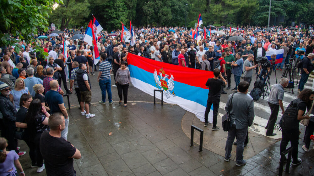 Protest u CG zbog Rezolucije o Srebrenici: "Nadam se da će referendum ...