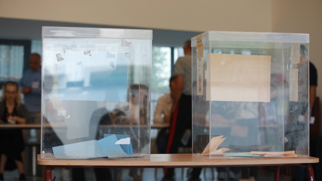 "Marsovac u redovima SNS": Šta je do 12 sati obeležilo izborni dan ...