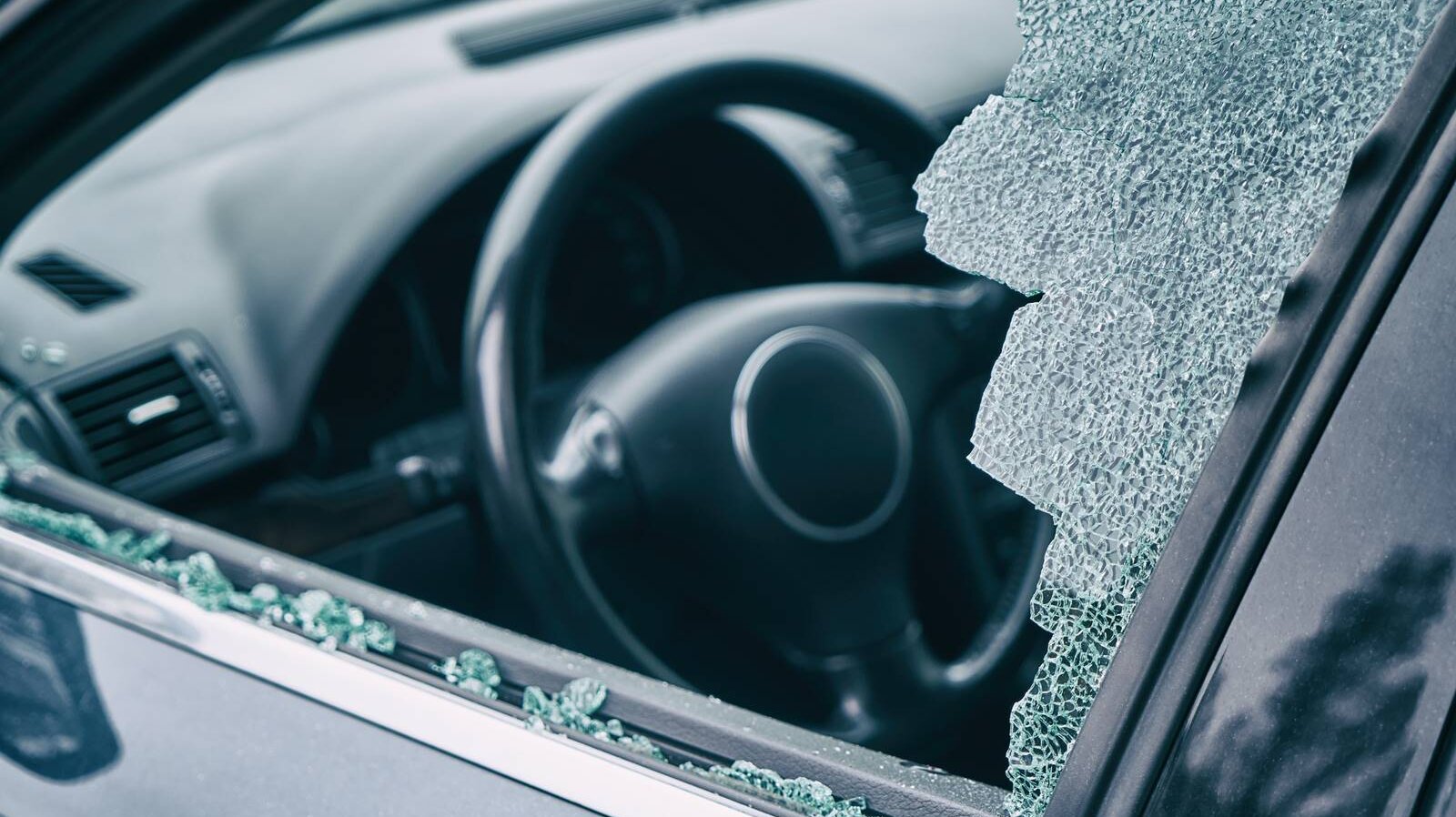 Ovi delovi automobila su najčešće na meti lopova - Auto - Dnevni list Danas