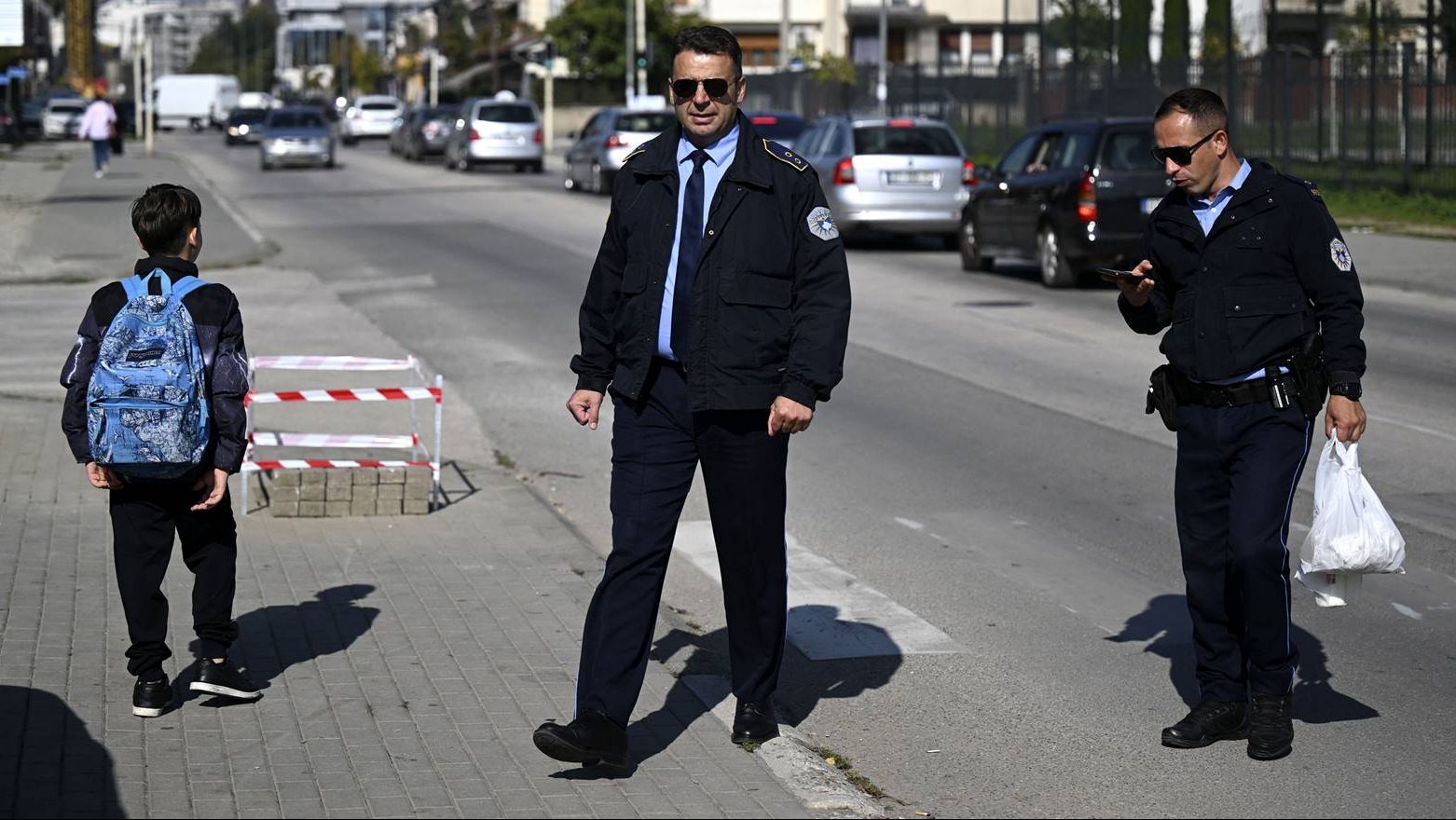 Policija kontroliše prelazak sa juga na sever Kosovske Mitrovice: Vraćaju one koji imaju ...