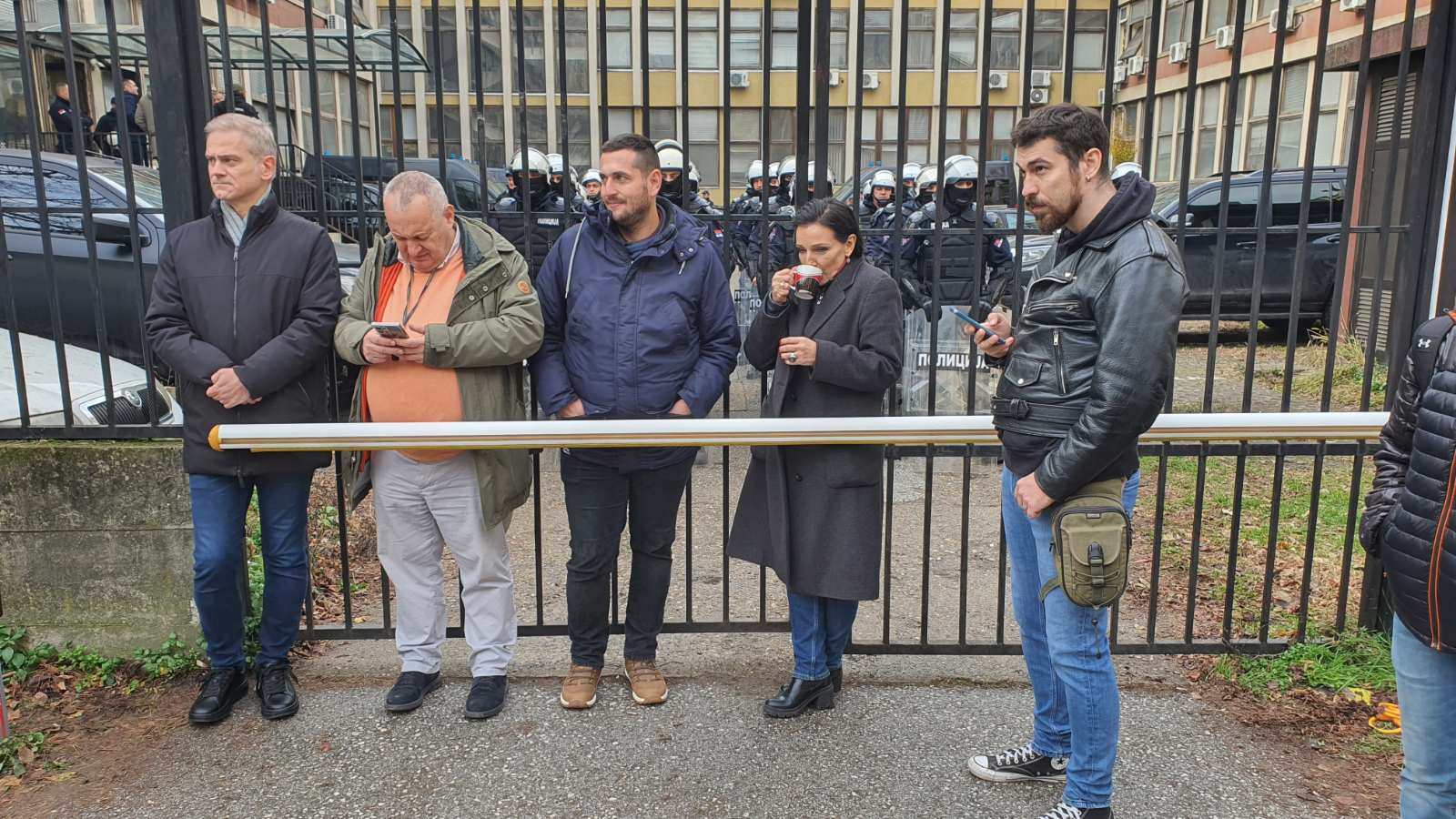 Završena blokada suda u Novom Sadu: Opozicija najavila novo okupljanje (FOTO, VIDEO) - Društvo ...