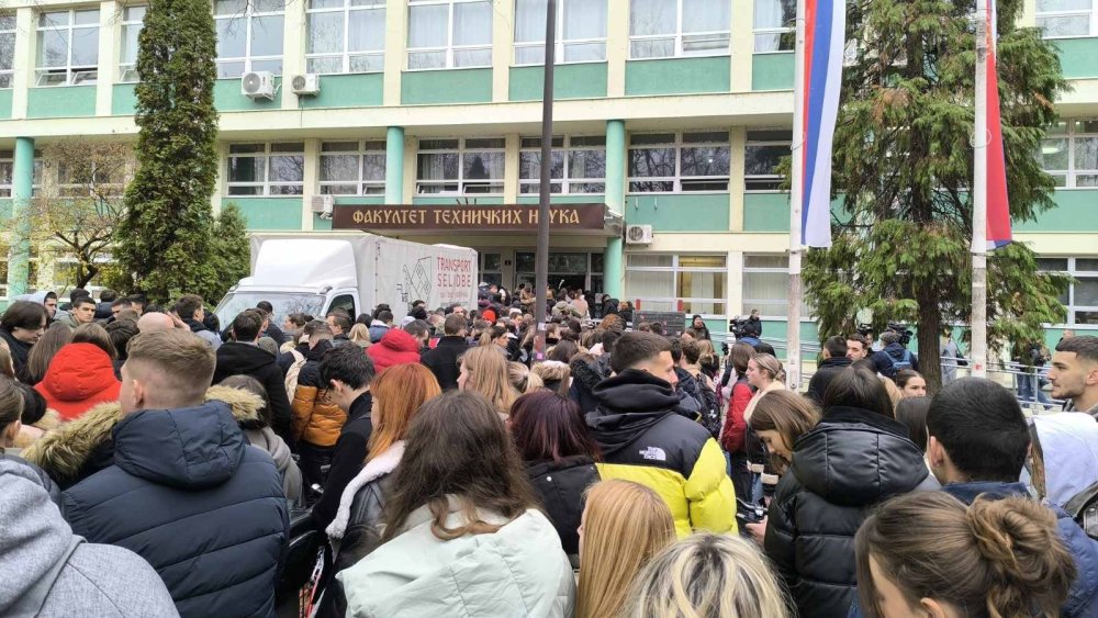 Dekanski kolegijum FTN-a u Novom Sadu odlučio: Nema ispita dok traje blokada fakulteta - Društvo ...