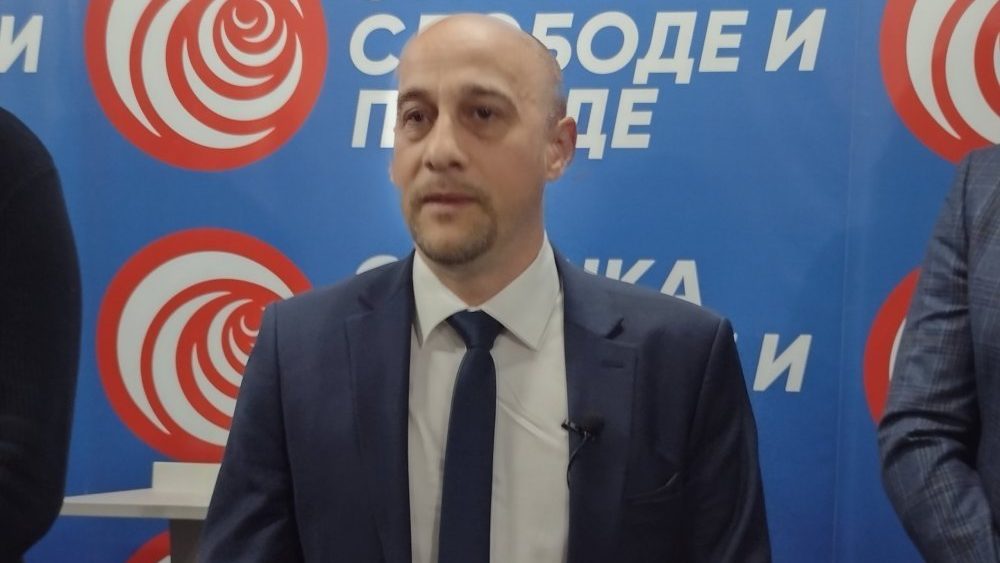 SSP: Pod okriljem noći oskrnavljene prostorije stranke u Beogradu ...
